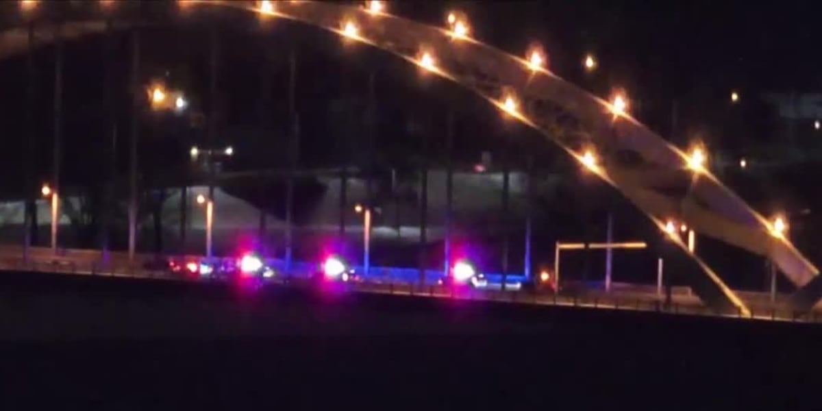 Davenport police investigating serious injury crash on Centennial Bridge Davenport police investigating serious injury crash on Centennial Bridge